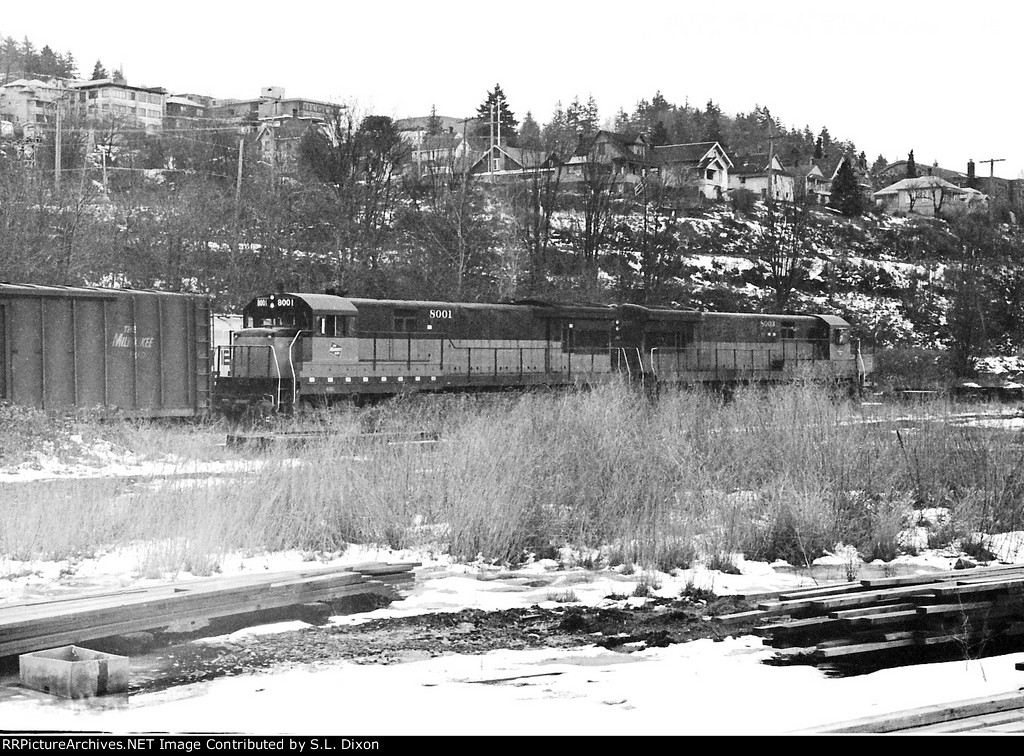 MILW 8001-8003 going through the MILW yard